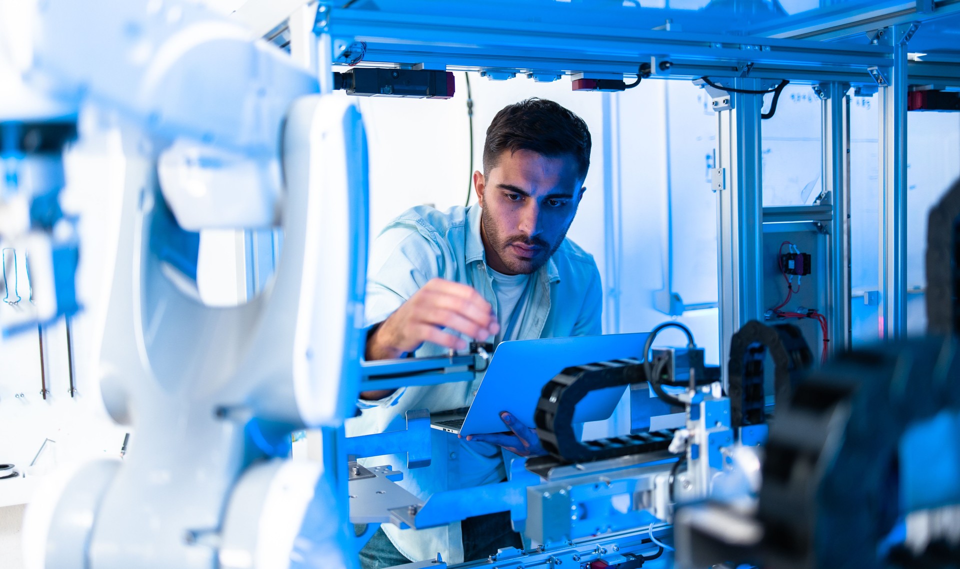 Ekspertise i Robotteknologi: Automatisering for Fremtidens Industri 4.0