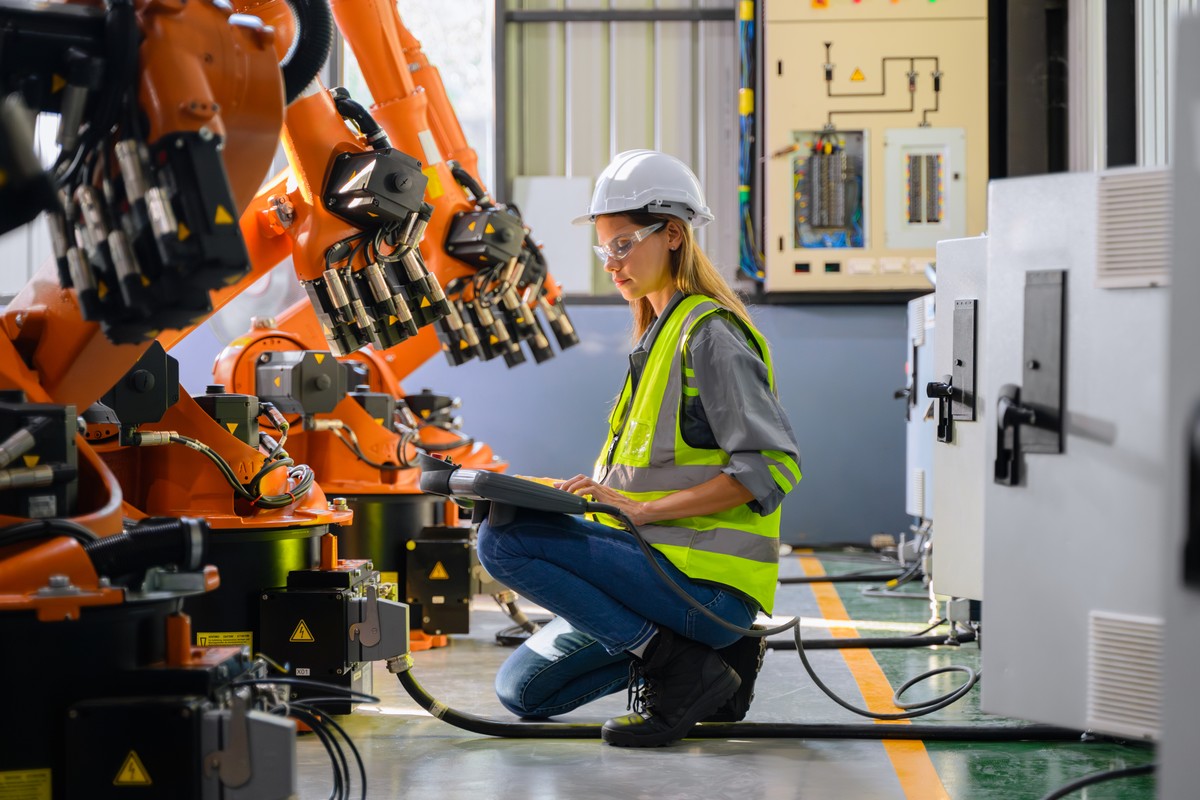 Ekspertise i Robotteknologi: Automatisering for Fremtidens Industri 4.0